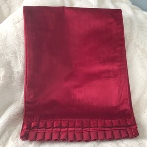 Tahari | Dining | Tahari Red Velvet Table Runner | Poshmark
